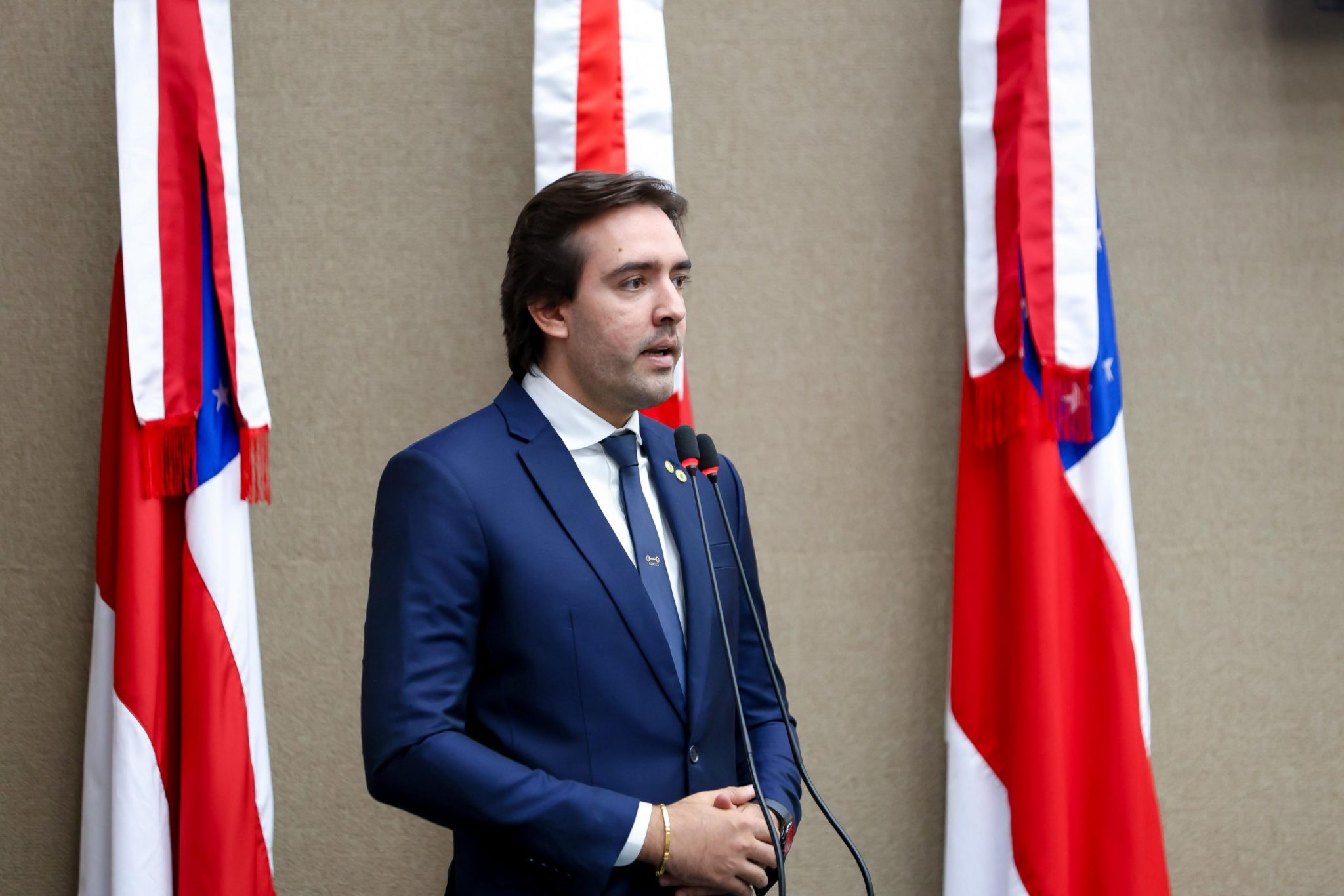 Lei do deputado Thiago Abrahim garante assentos especiais para pessoas ...